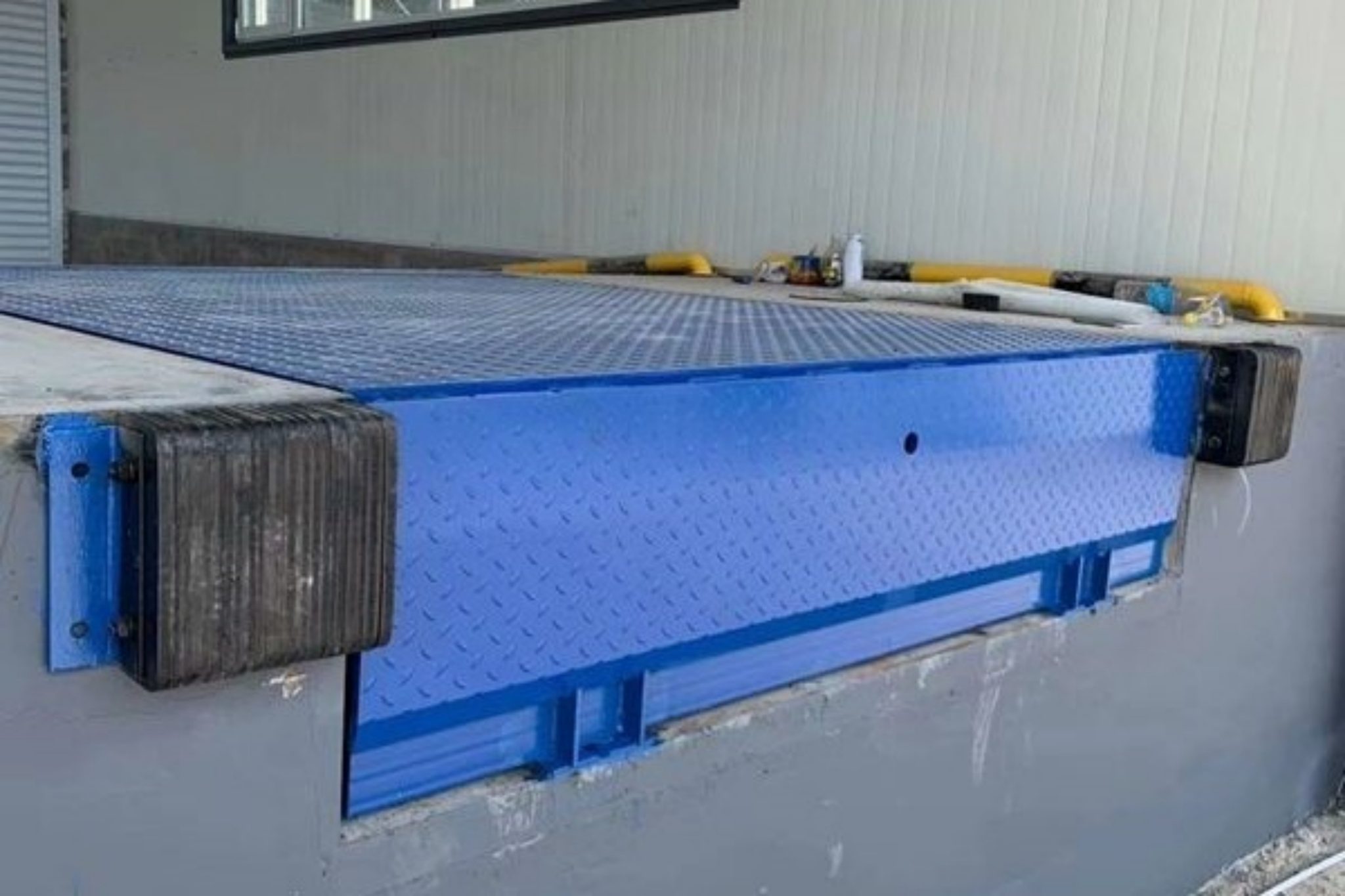The Significance of Warehouse Dock Levelers in Modern Logistics ...