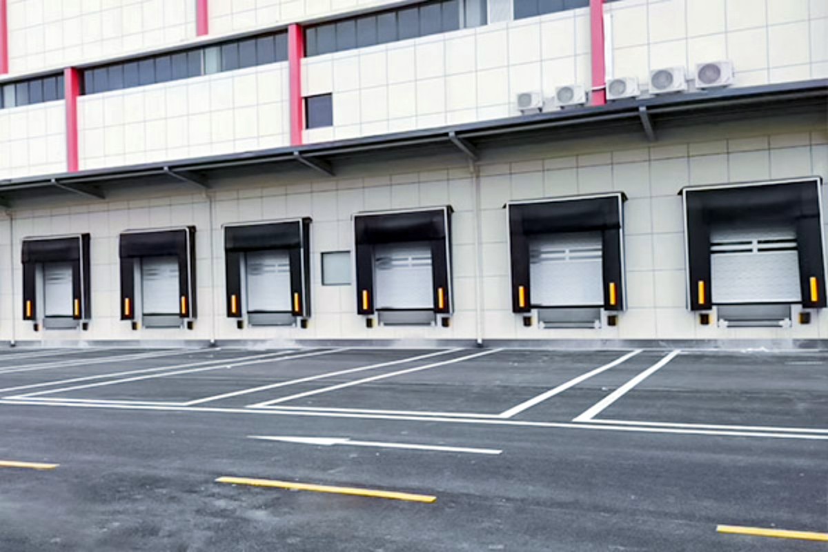 Enhancing Logistics Efficiency with Hydraulic Loading Dock Levelers ...